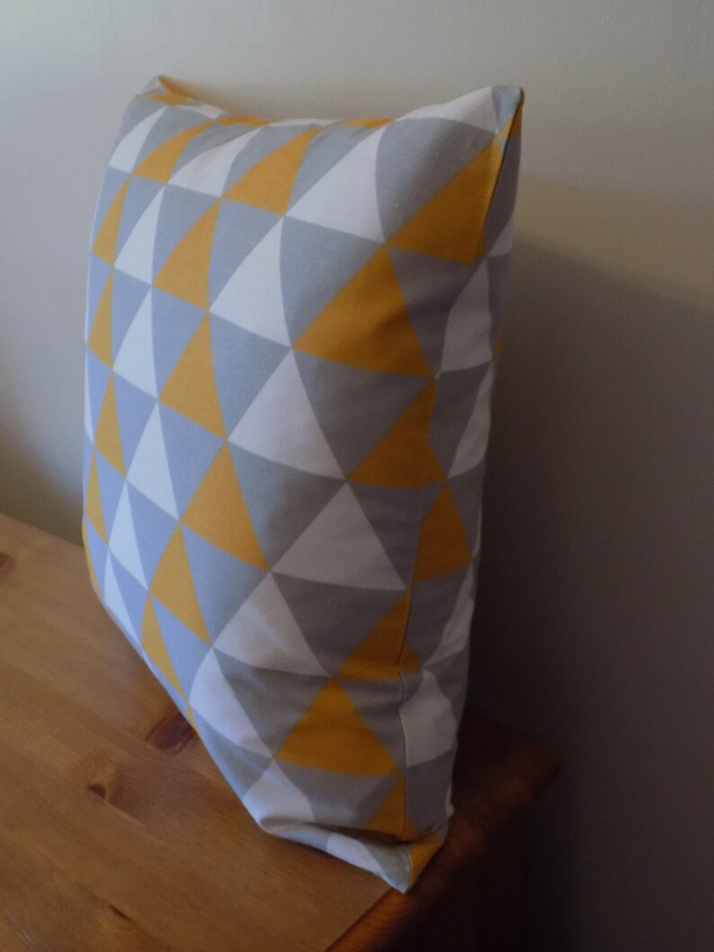 Geometric Design Cushion Cover UK, Triangles Decorative Throw Pillow ...