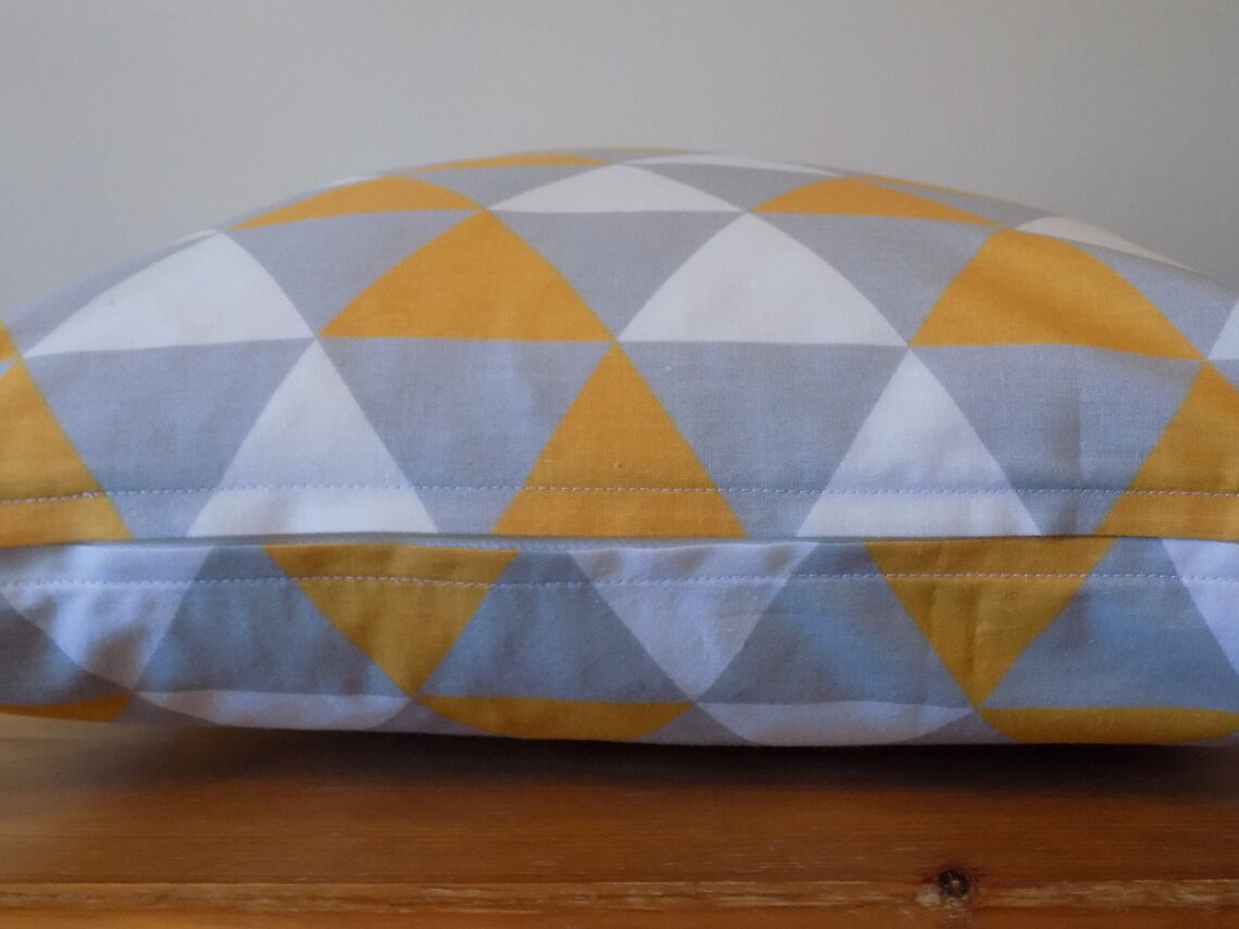 Geometric Design Cushion Cover UK, Triangles Decorative Throw Pillow ...