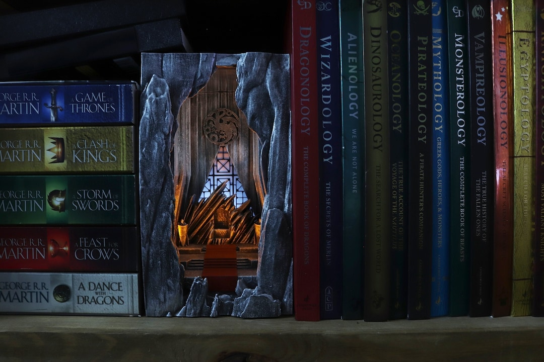 Dragonstone Throne Room Booknook. - Etsy