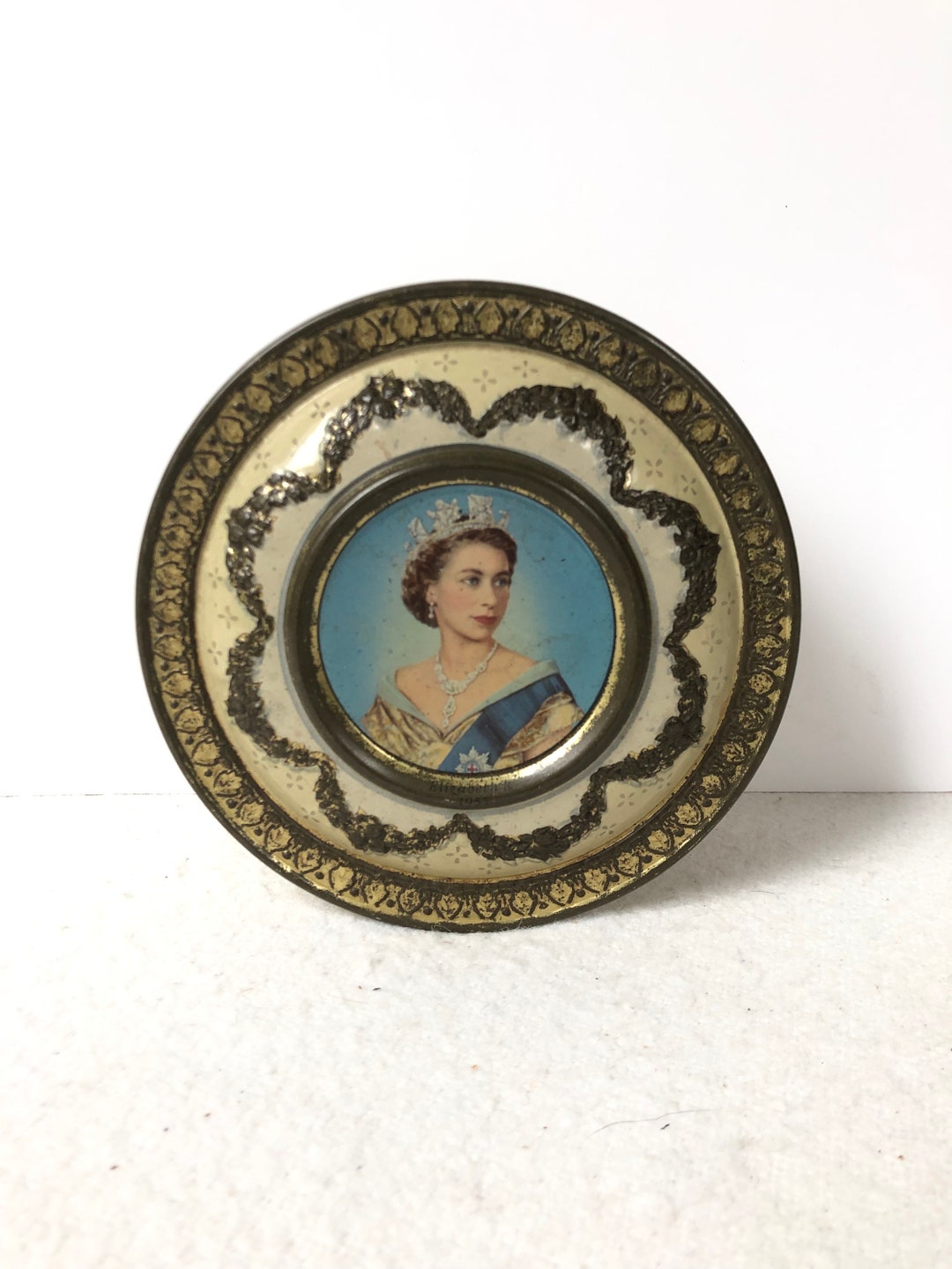 A Lovely Example of a Royal Toffee Tin. Nice Decoration and Picture of ...