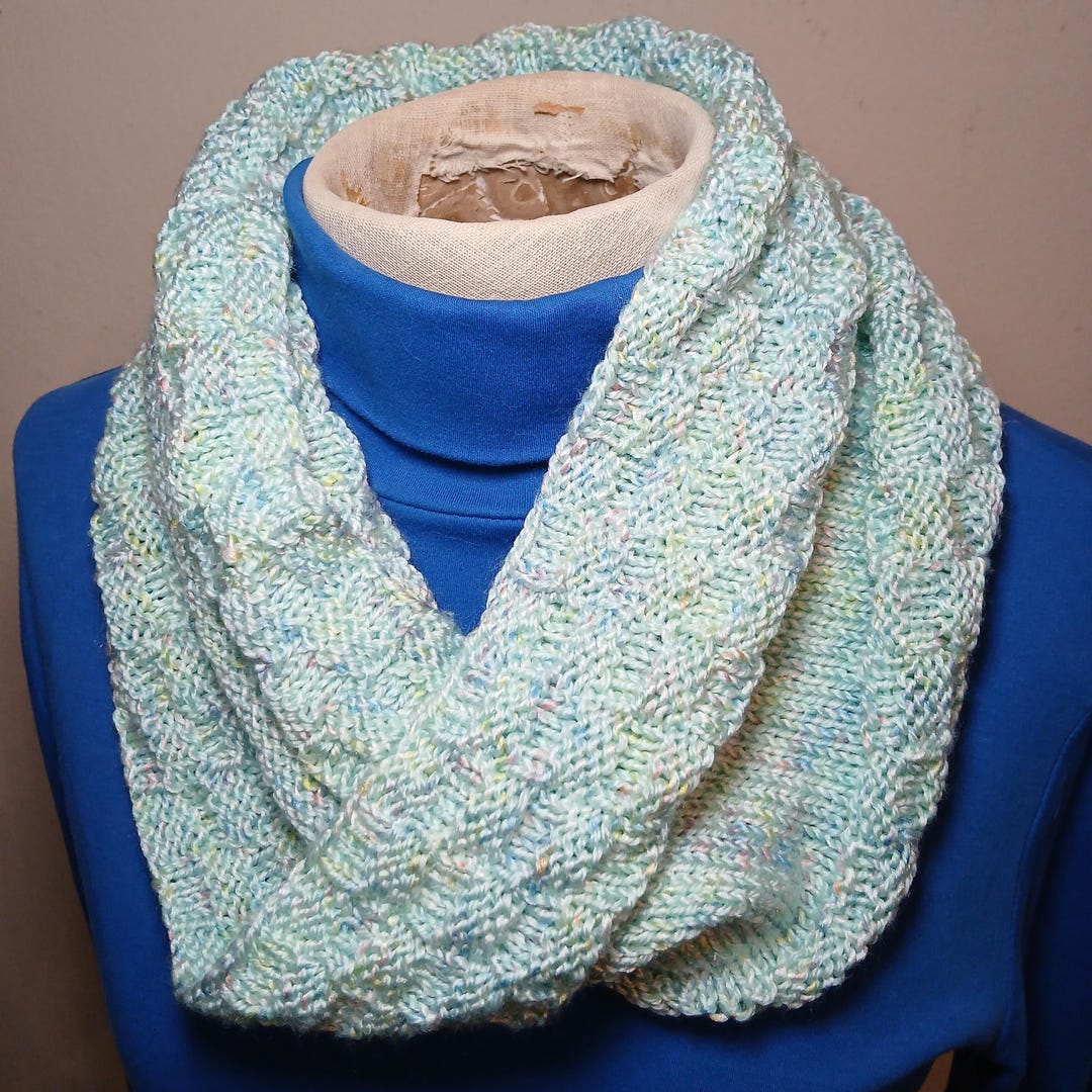 Mobius (infinity) Cowl Scarf in Baby Soft New Mint Heather Acrylic Yarn ...