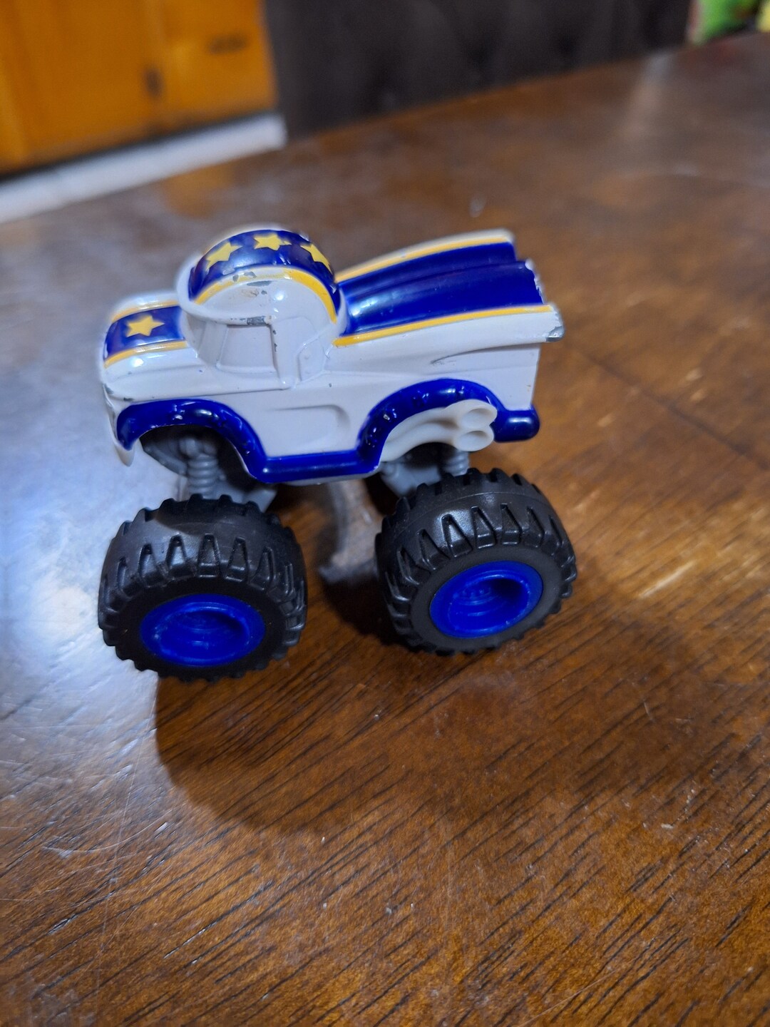 Blaze and the Monster Machines Darington 2014 White & Blue With Stars 3 ...