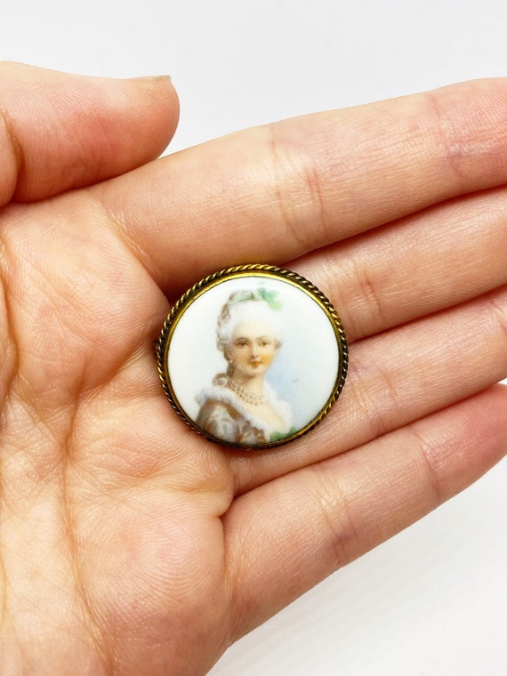 Antique Victorian Round Porcelain Portrait Brooch/Pin… - Gem