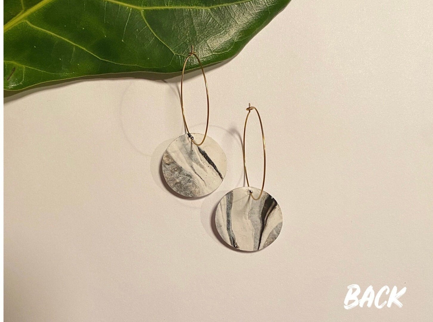 Weiße Marmor-Reifen mit runder Kreis-Baumeln - EFEU - Polymer Clay ...