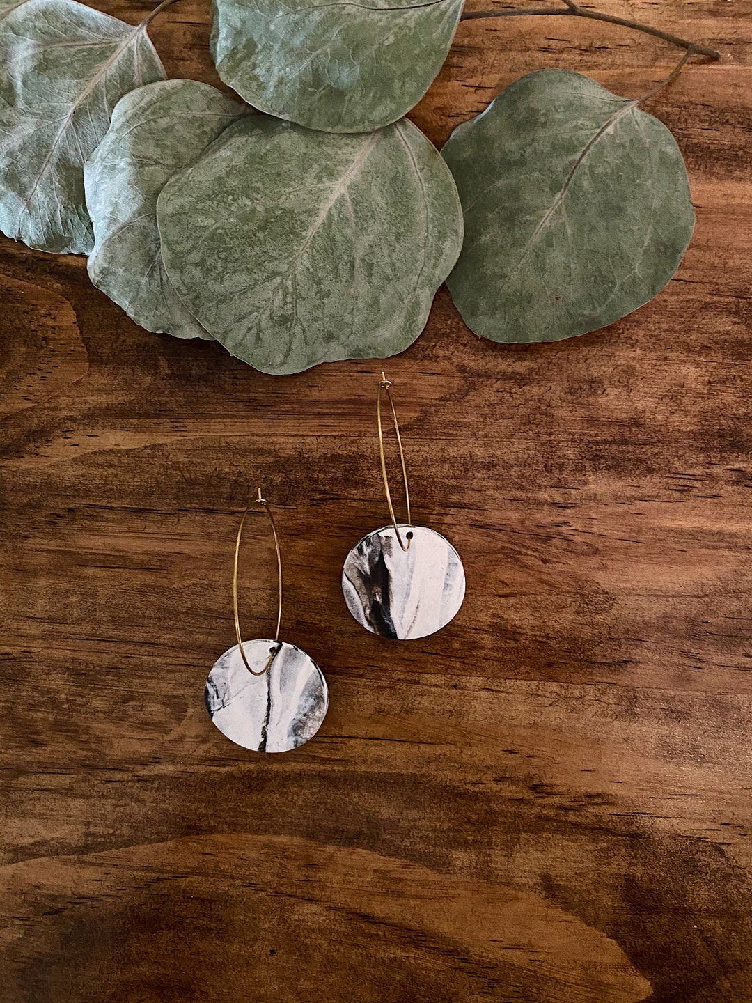 Weiße Marmor-Reifen mit runder Kreis-Baumeln - EFEU - Polymer Clay ...