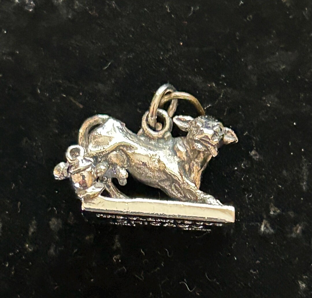 Vintage “mrs.o’leary’s Cow” From the Chicago Fire. Great 1960 Charm ...