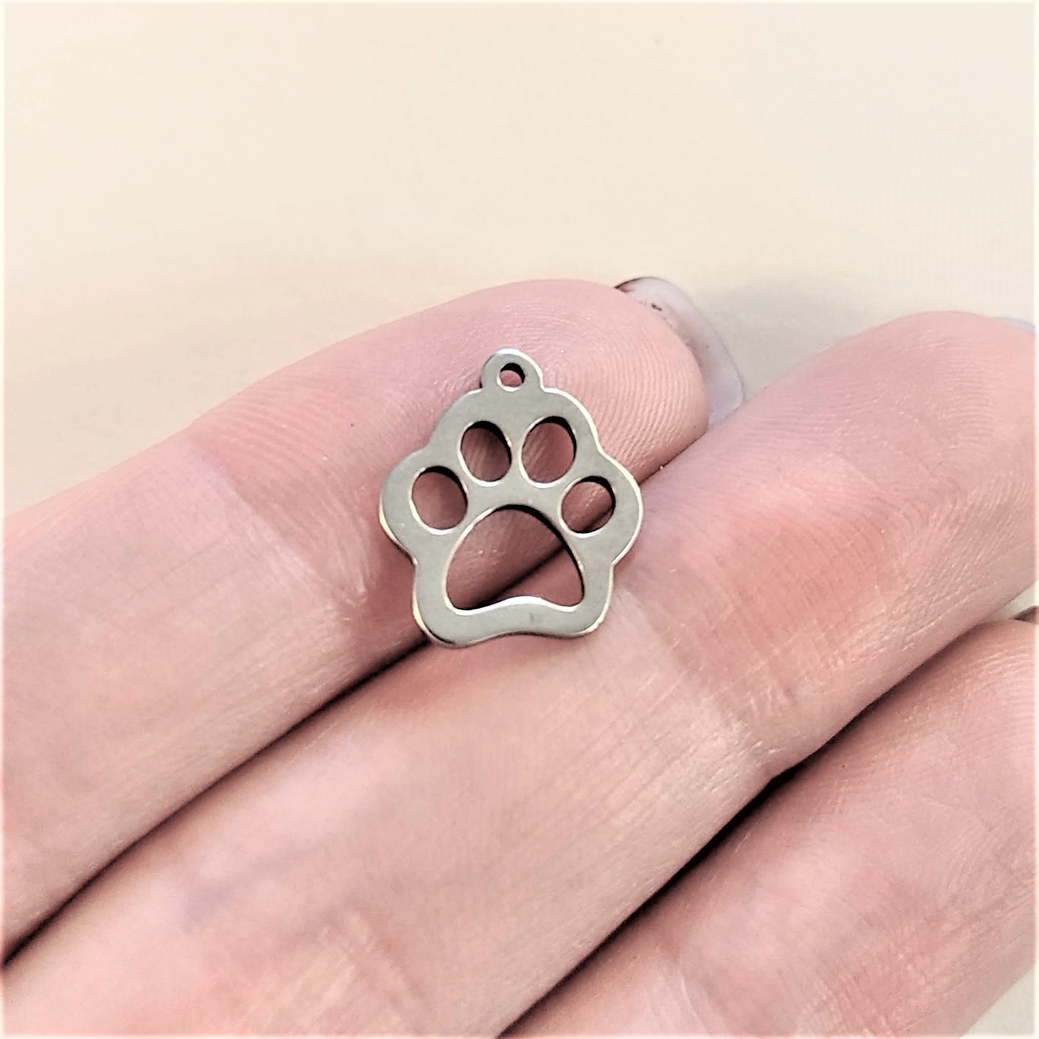 Metal Paw Print Outline