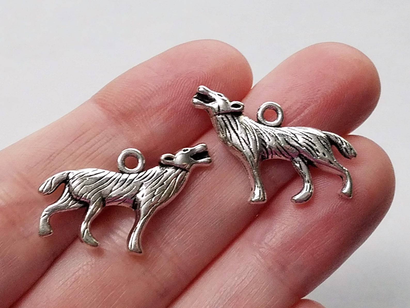 Set of 20 Silver Wolf Charms Wolf Jewelry Gifts for Wolf - Etsy