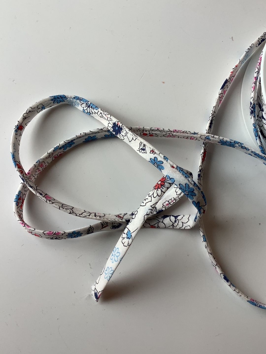 Spaghetti Ribbon, Cotton, White Background With Blue Floral Print (26 ...