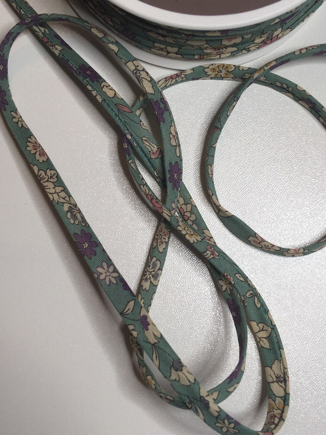 Spaghetti Ribbon, Fancy, White Background With Green Flowers (5), Width ...