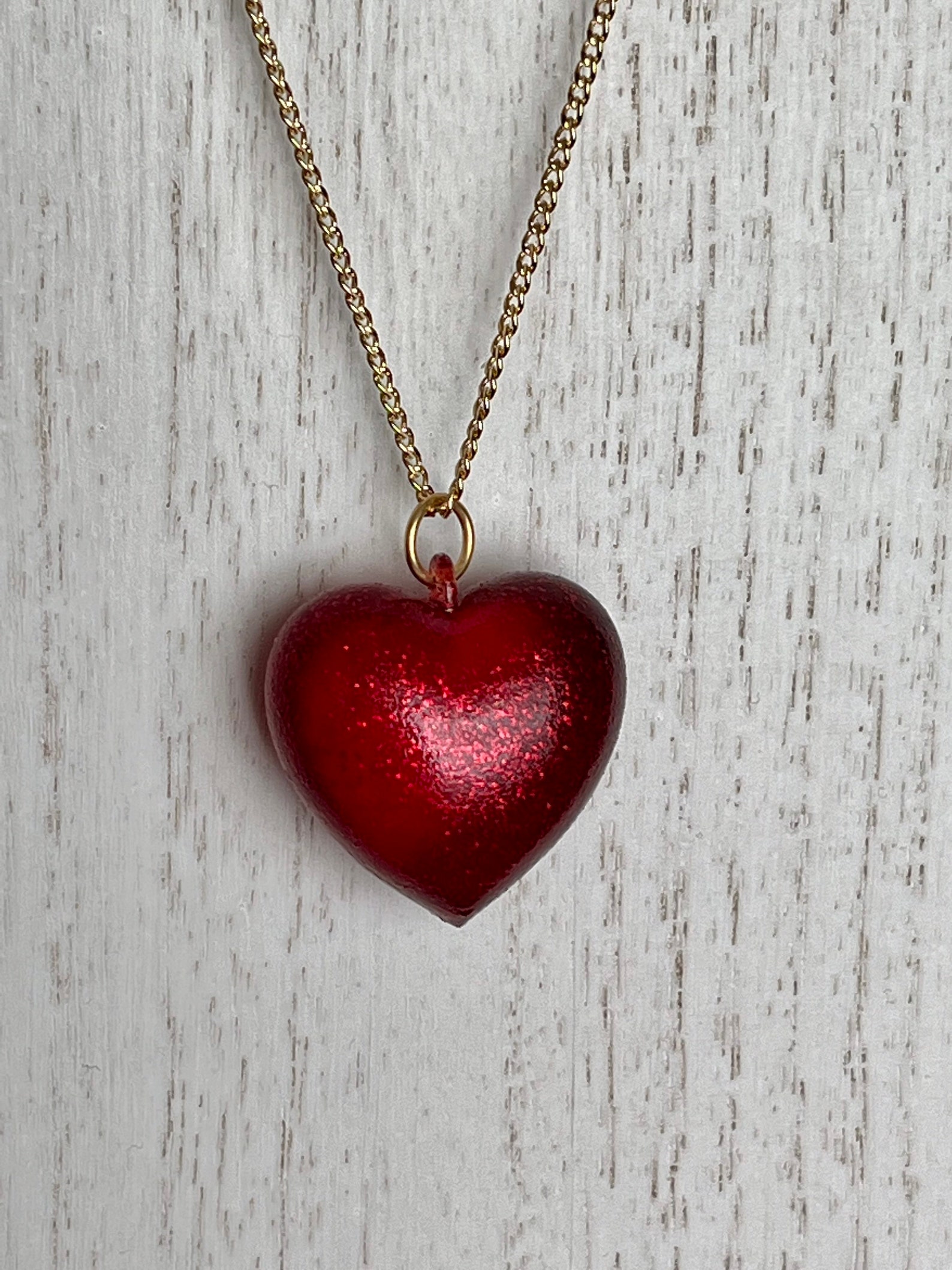 Beautiful Heart Resin Pendant on 18k Gold Plated Rope or Fígaro ...