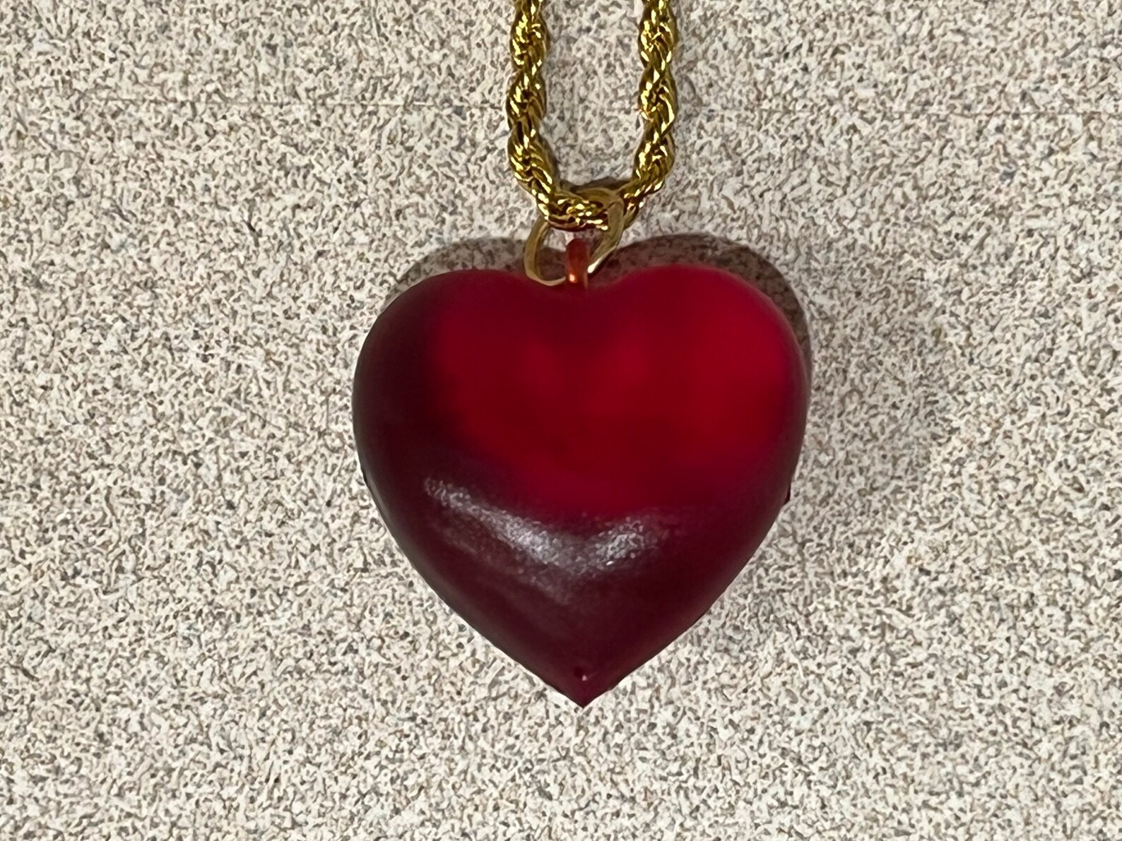 Beautiful Heart Resin Pendant on 18k Gold Plated Rope or Fígaro ...