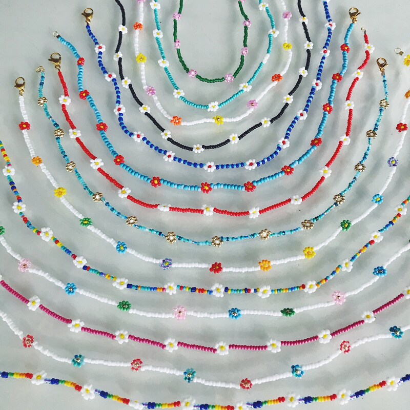 Daisy Bead Necklace - Etsy