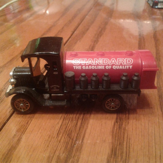 Dolls & Miniatures Chevron-Standard Oil 1927 Red Crown Gasoline Tanker ...