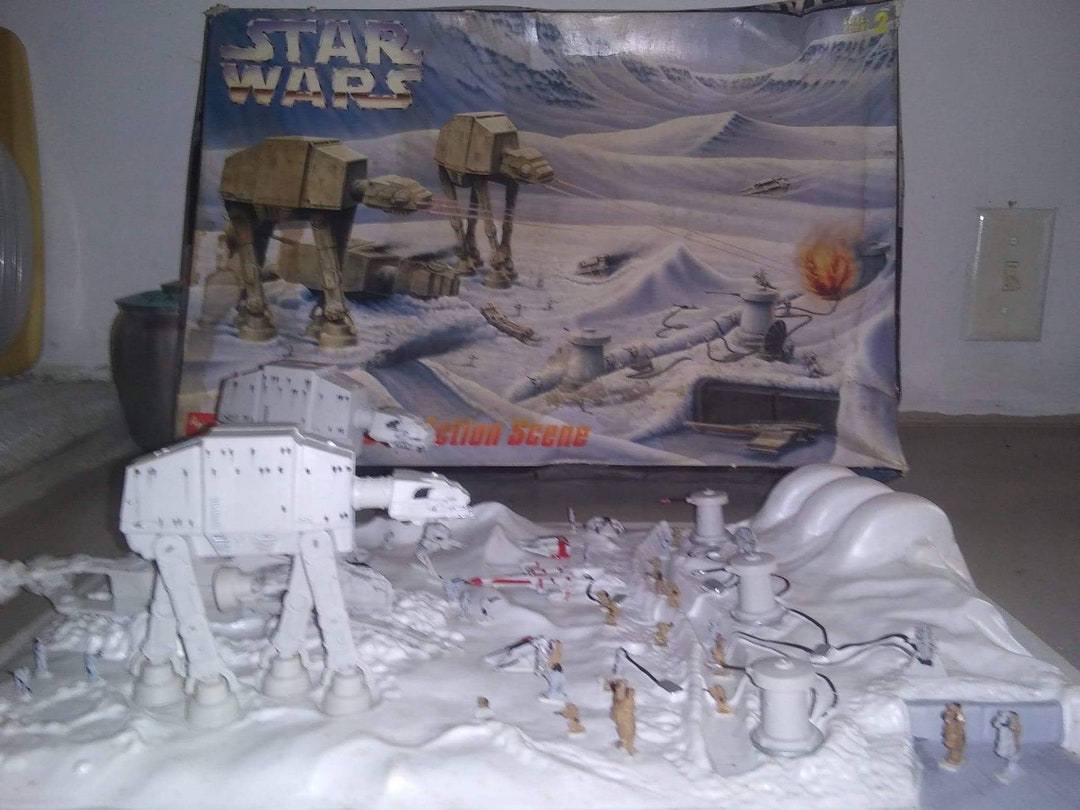 AMT ERTL Star Wars Battle of Hoth Action Scene Model Kit, Star Wars ...