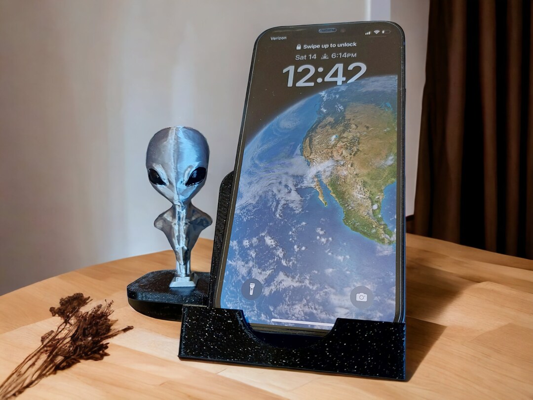 UFO Space Alien Phone Stand Office Desk Decor Alien Halloween - Etsy