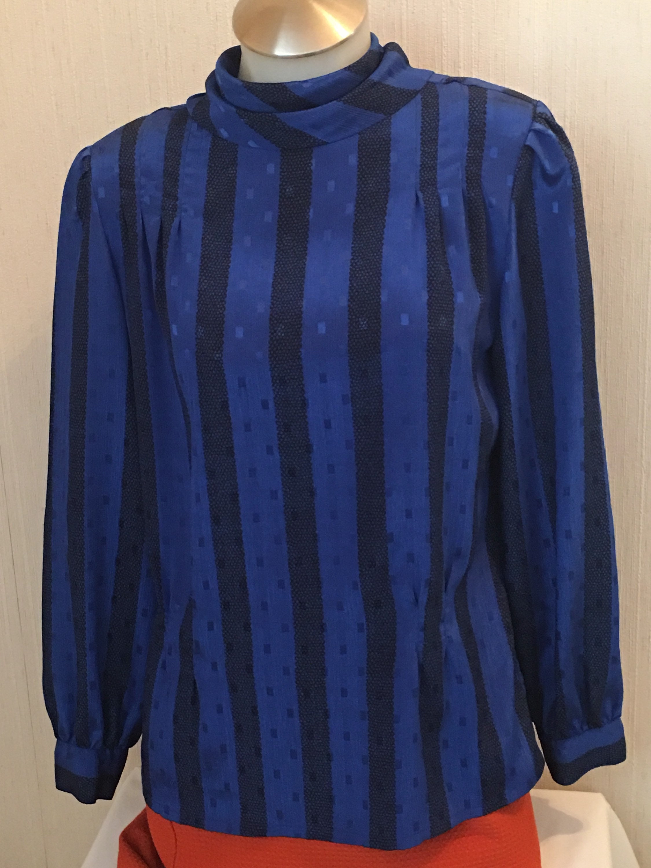 1980's SILKY POLYESTER BLOUSE. Ladies vintage blouse with | Etsy