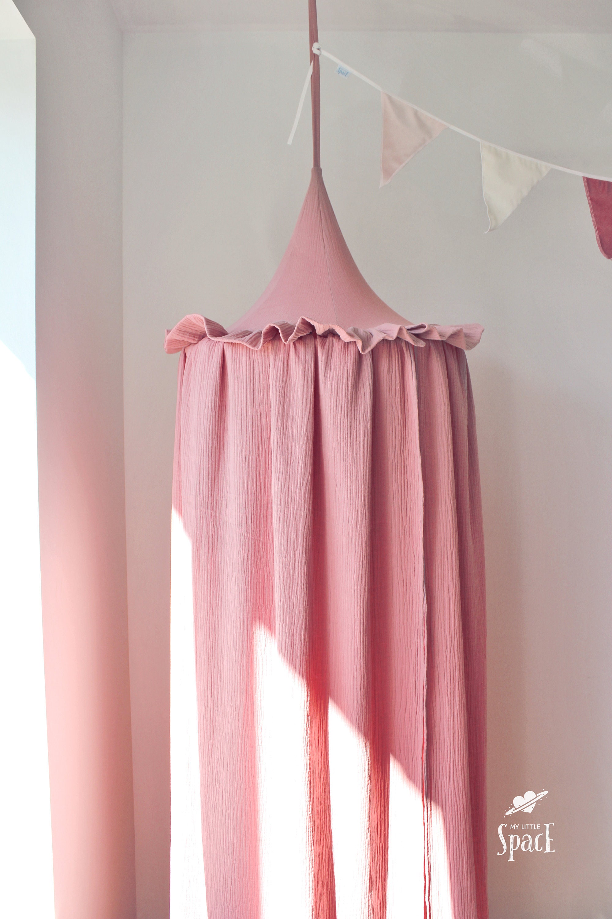 Dusty pink muslin hanging canopy with frills / Baldachin / Bed | Etsy