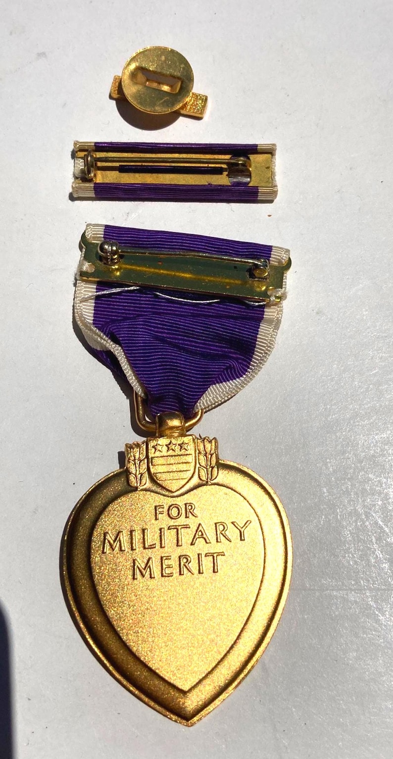 WW2 US Government Issued Army Purple Heart Medal W/ Case + Lapel Pin ...