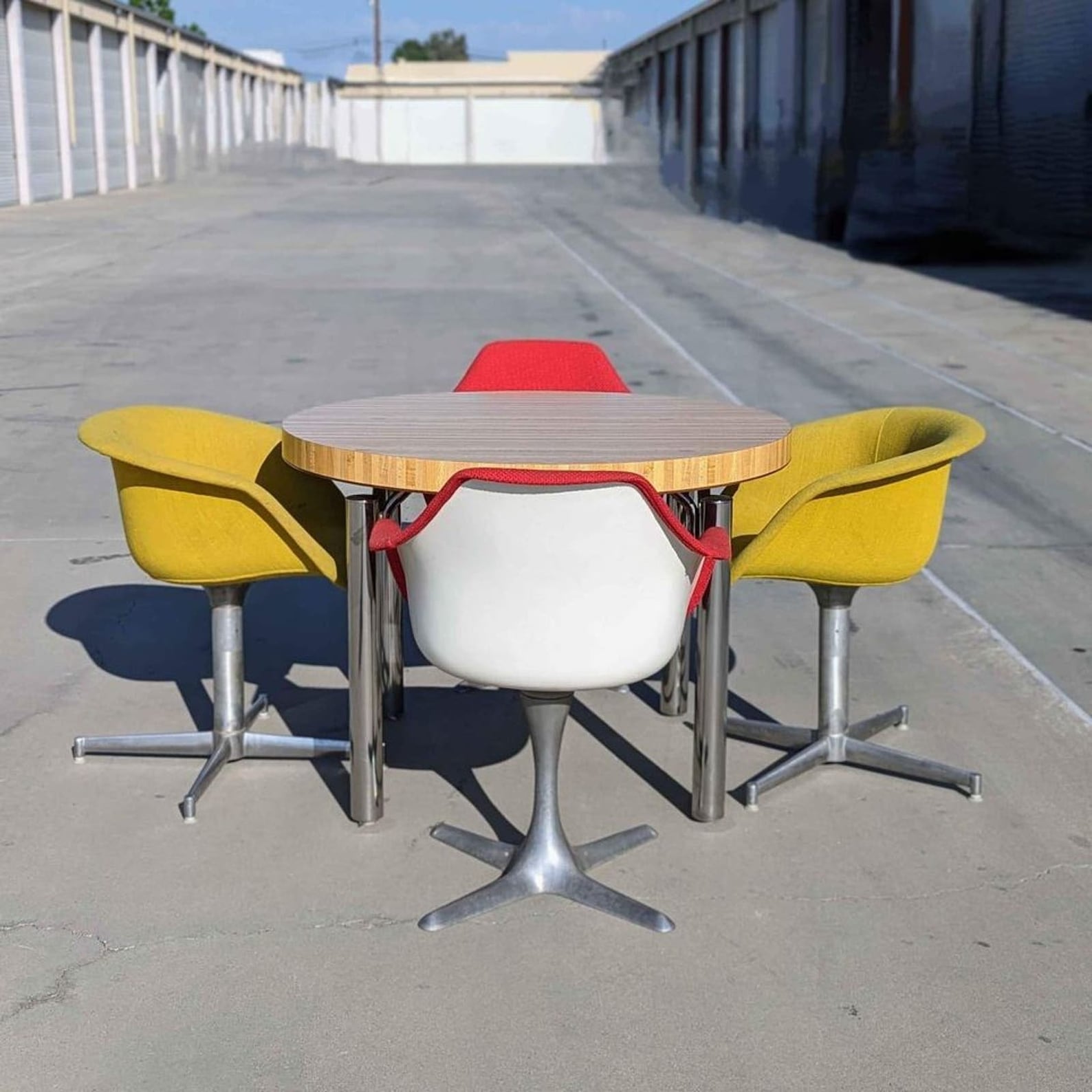 Fun MCM Dining Set, Vintage, Space Age Tulip Propeller Chairs by Burke ...