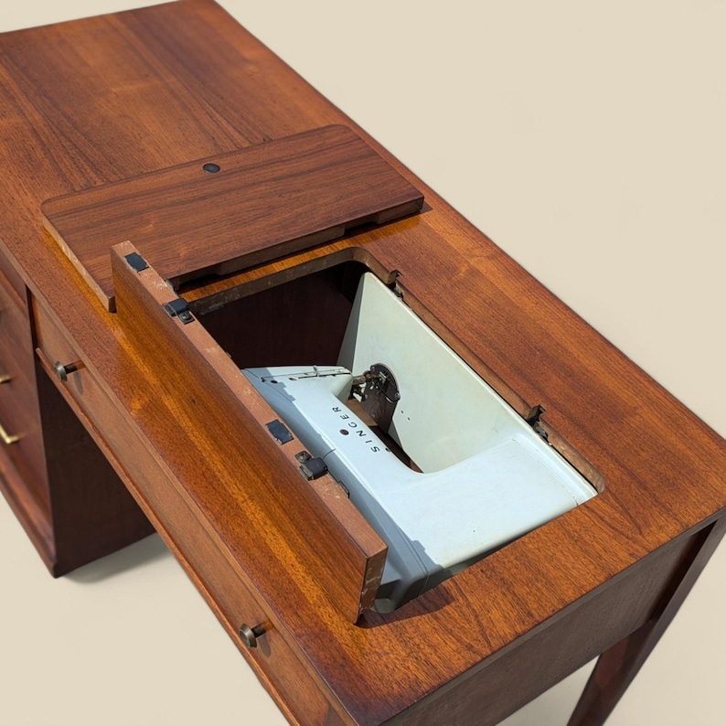 Vintage Mid Century Walnut Desk With Singer 600 Sewing Machine - Etsy