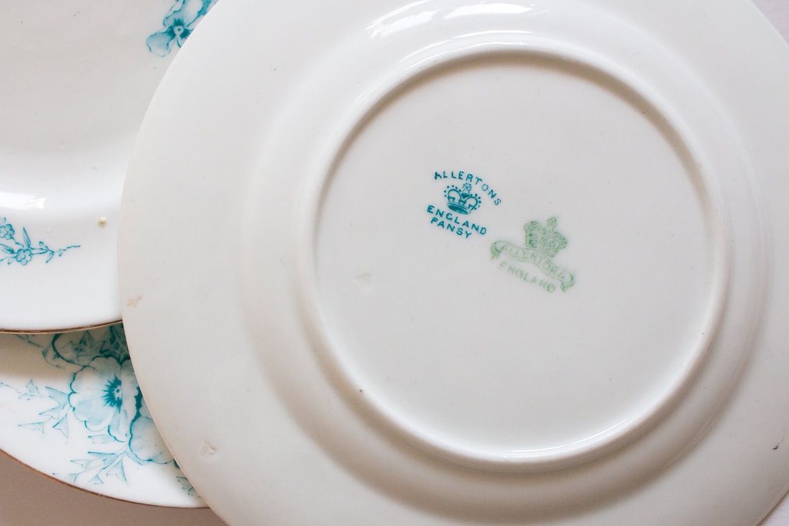 Allertons England 'pansy' Pattern Blue and White 7" Side Plates (4 ...