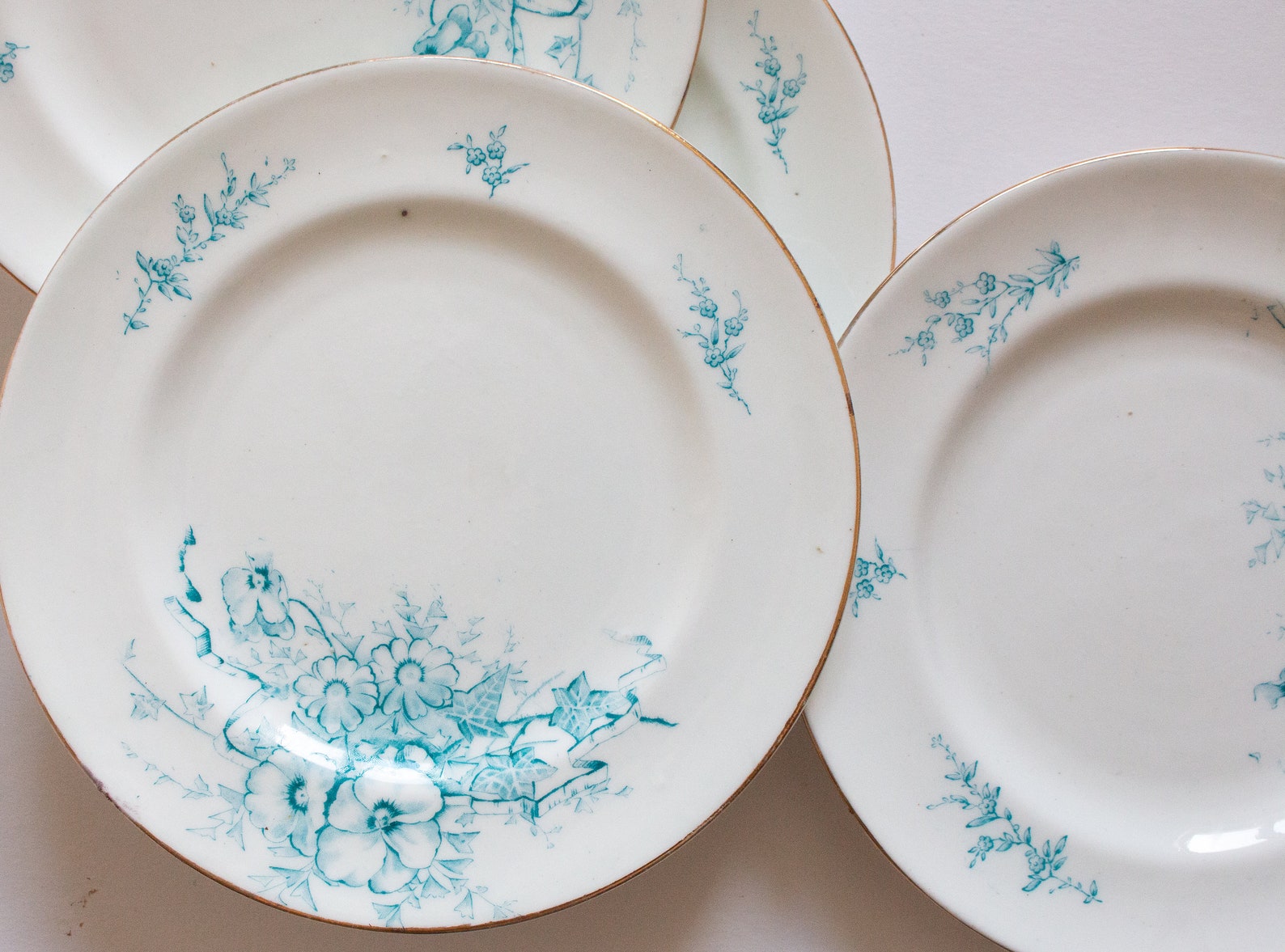 Allertons England 'pansy' Pattern Blue and White 7" Side Plates (4 ...
