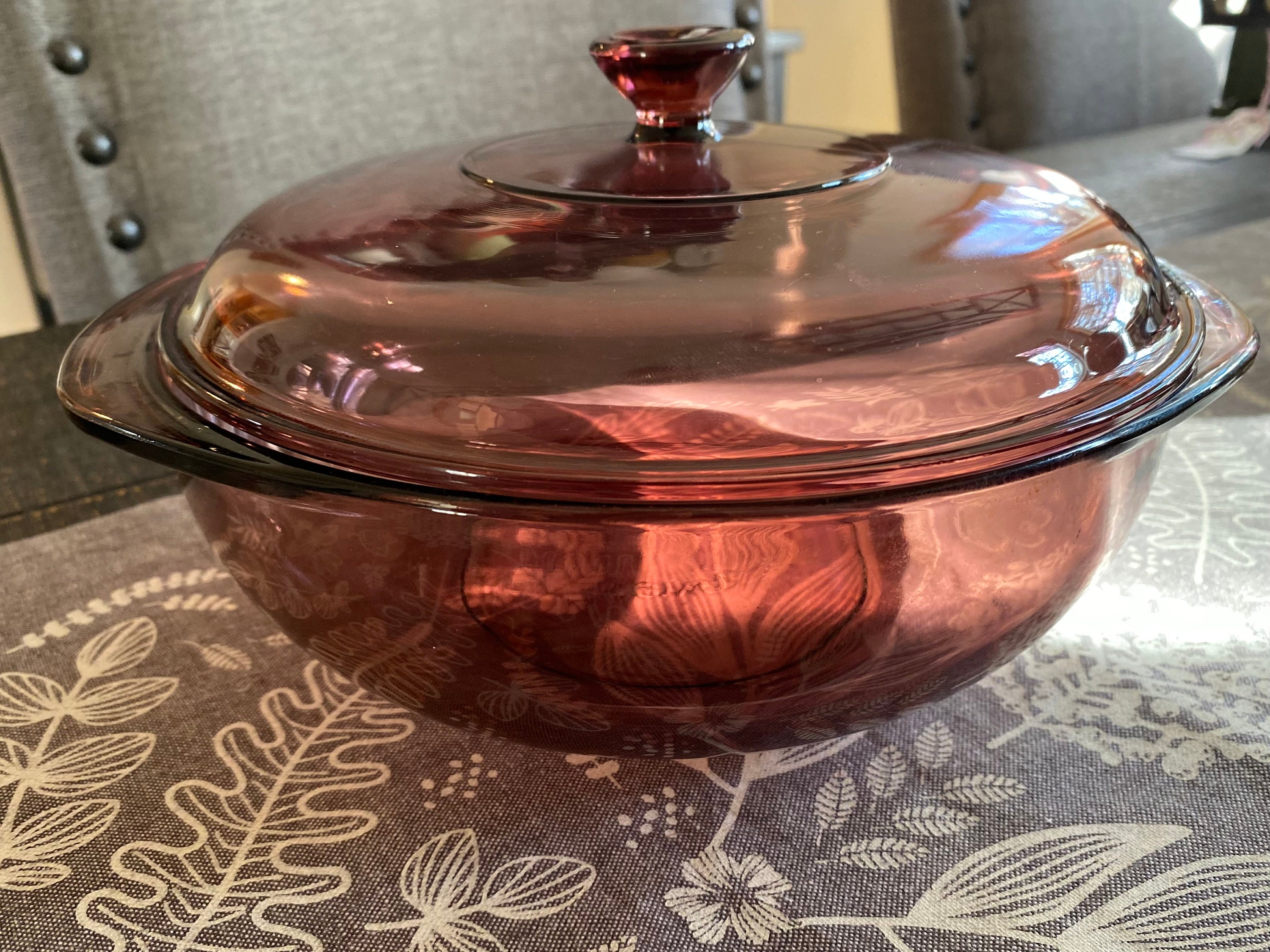 PYREX Cranberry 2L Round Casserole Dish With Lid, Pyrex 024 Cranberry ...