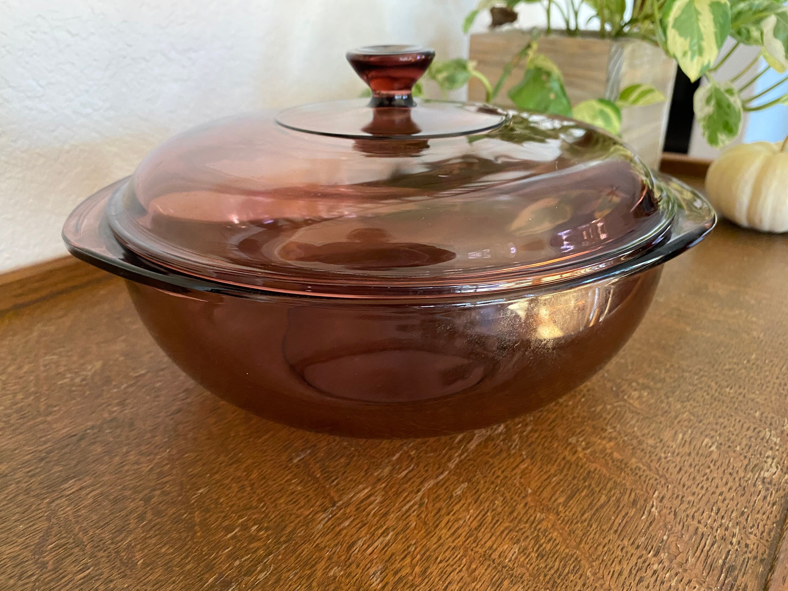 PYREX Cranberry 2L Round Casserole Dish With Lid, Pyrex 024 Cranberry ...