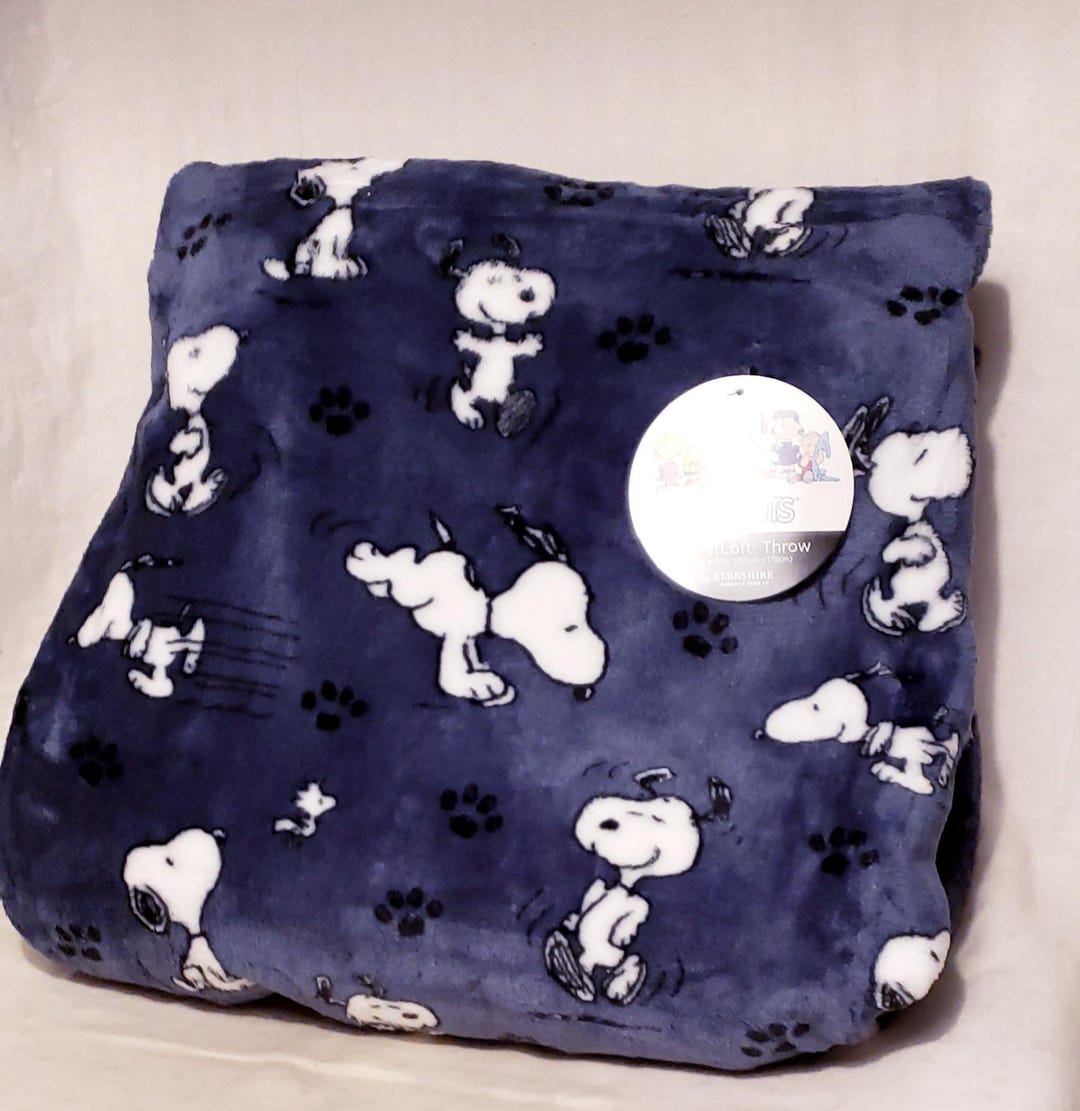 Collectible Peanuts Snoopy Poses N Paws Blanket - Etsy