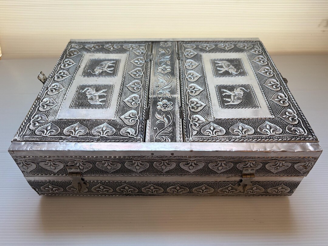 Elegant Fancy Silver Aluminium Quran Display Box Built-in Rehal "made ...