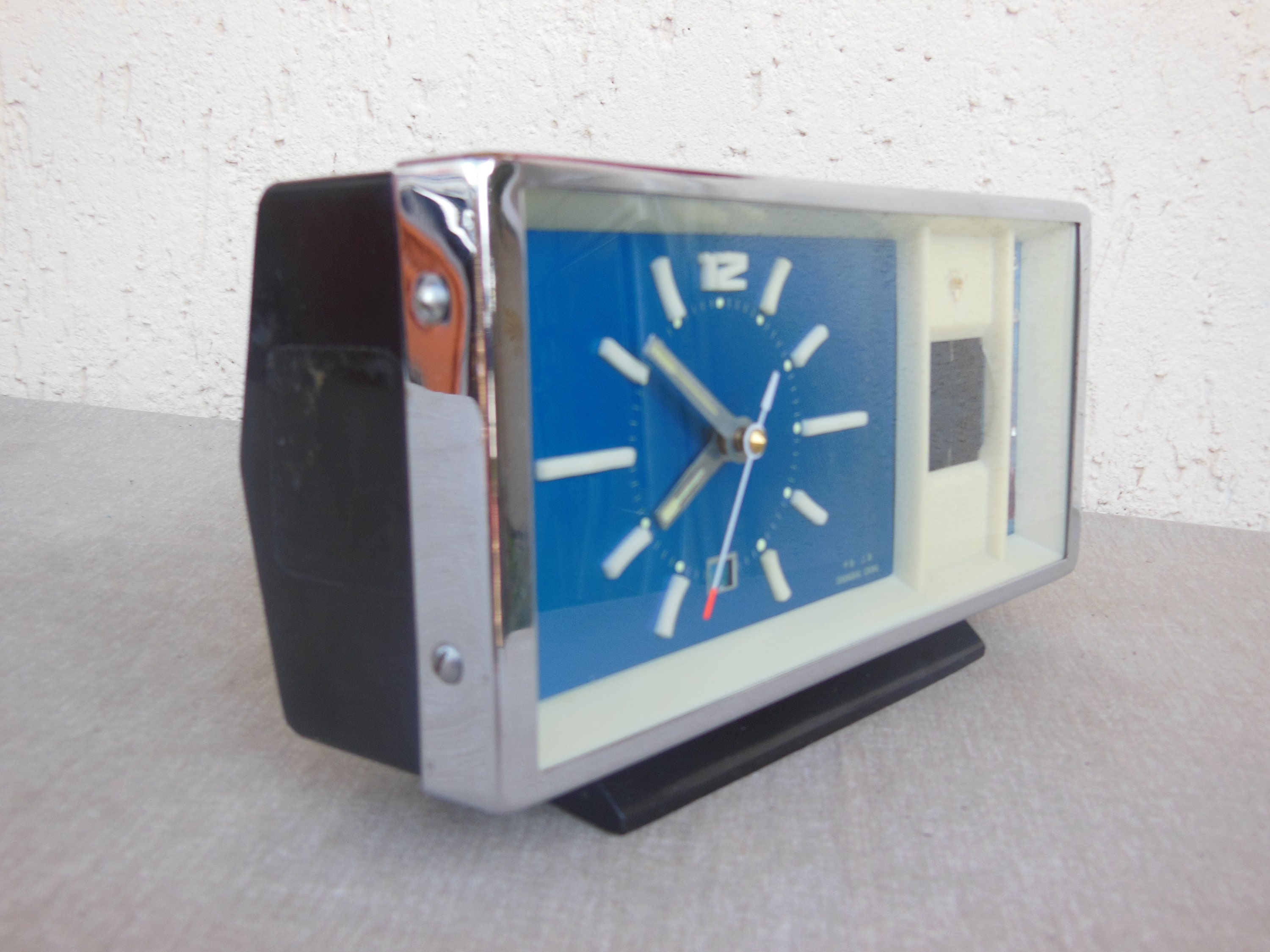Shanghai China Diamond Clock , Mechanical Clock With Thermometer and ...