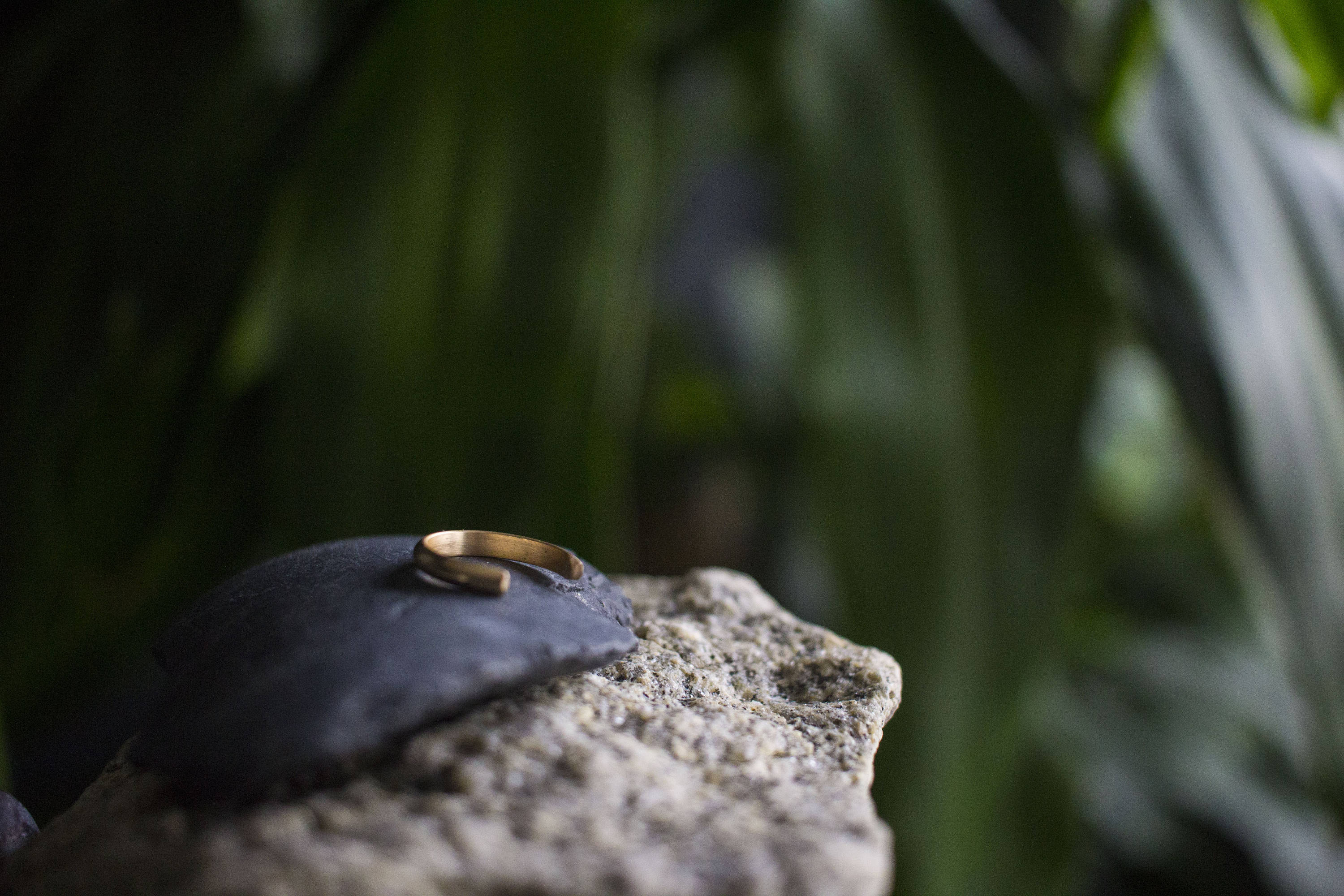 Open Faced Reveal Gold Band Ring - Etsy