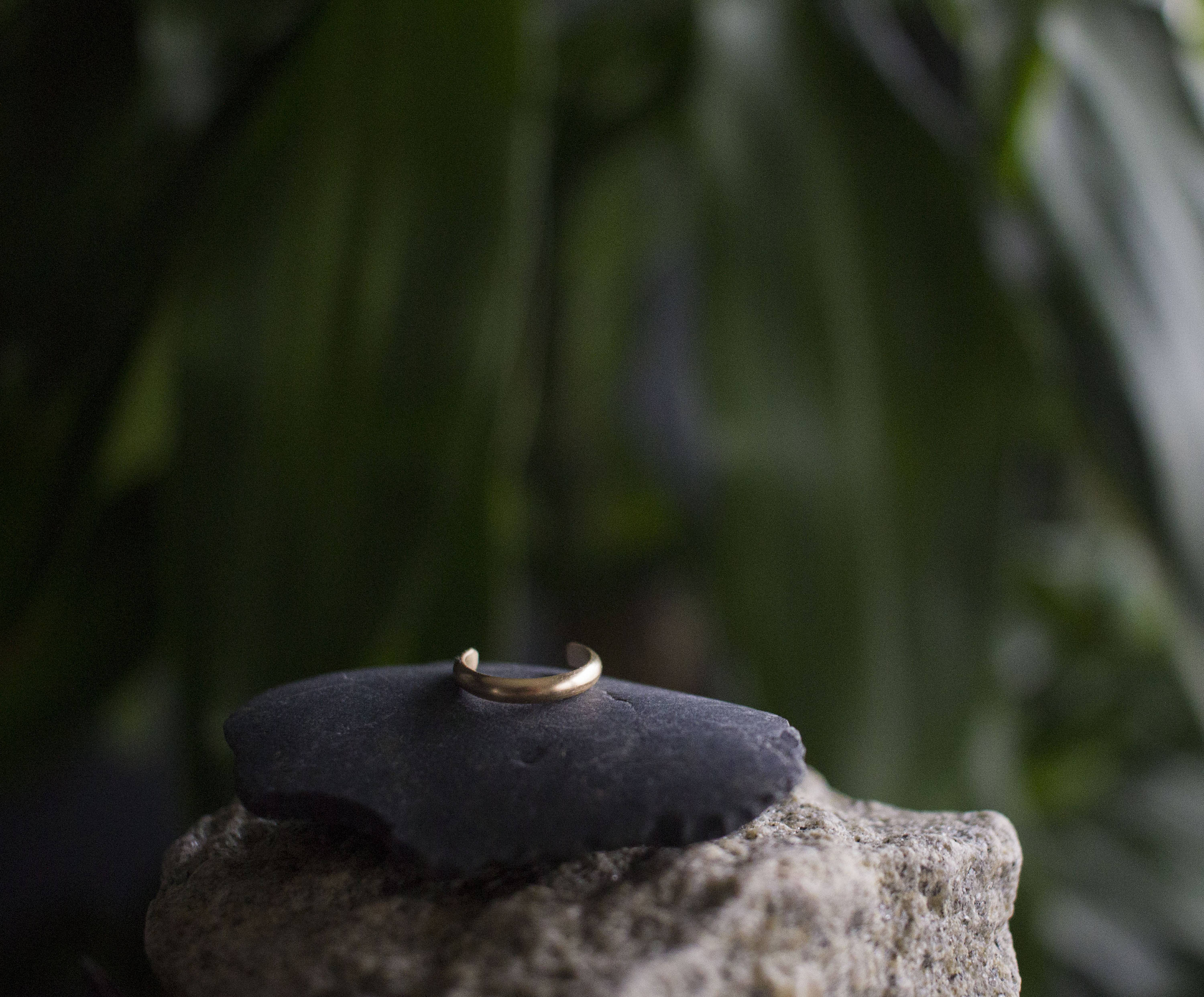 Open Faced Reveal Gold Band Ring - Etsy