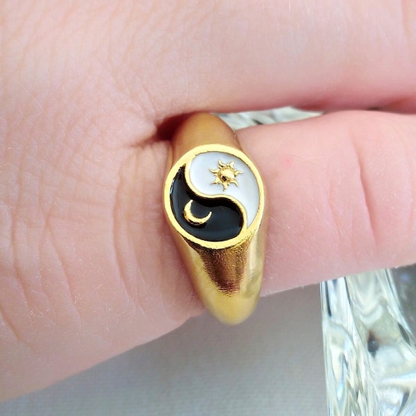 Yin Yang Ring - Etsy