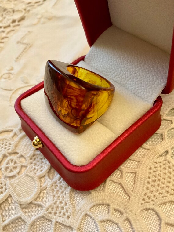 MODERNIST HONEY LUCITE Design Vintage Ring- Transpare… - Gem