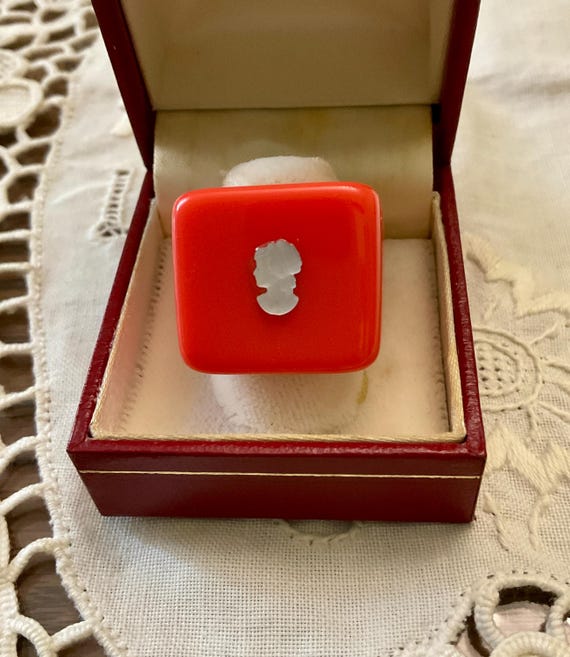 VINTAGE CAMEO ORANGE Bakelite Design Ring- MoP Carved… - Gem