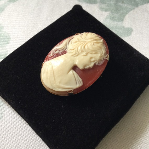 CAMEO Bakelite ART DECO Carved Vintage Brooch- Splend… - Gem