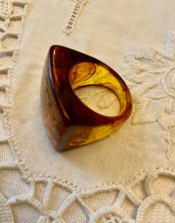 MODERNIST HONEY LUCITE Design Vintage Ring- Transpare… - Gem