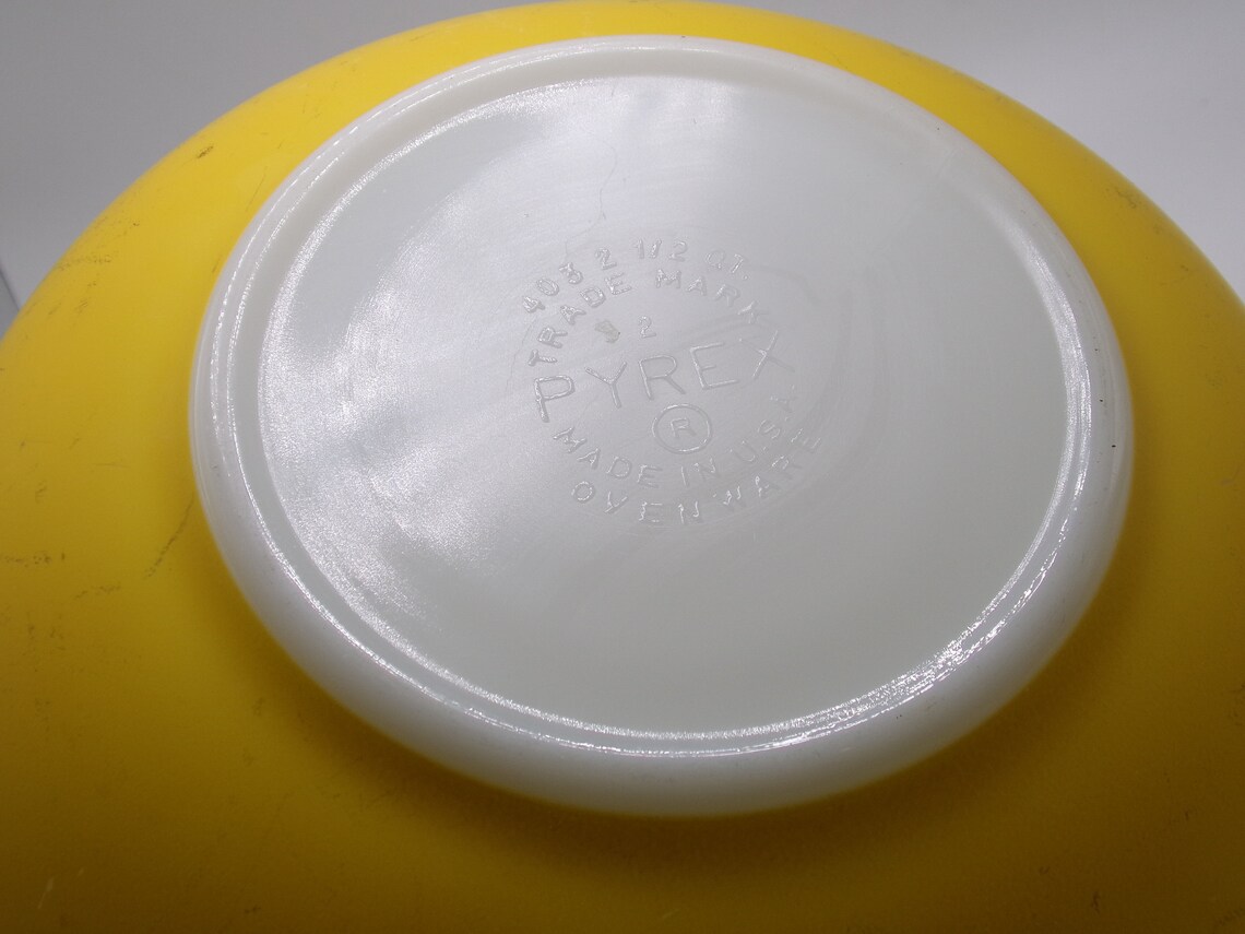 Vintage Yellow Pyrex Bowls Pair - Etsy