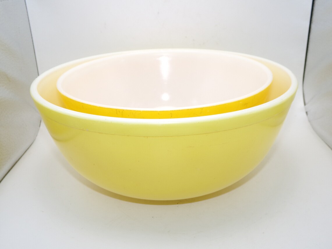 Vintage Yellow Pyrex Bowls Pair - Etsy
