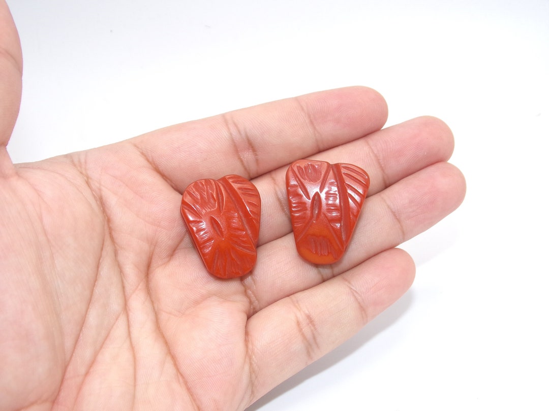 Vintage Bakelite Carved Fur Clip Pair - Etsy
