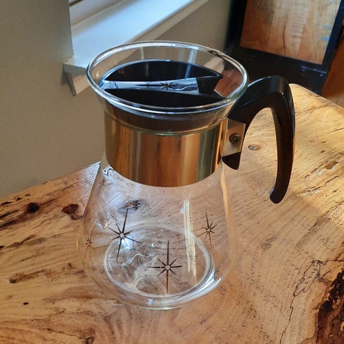 Carafes Juice Sets & Carafes Gold Stripes; Set of 2 Pyrex Carafes 8 Cup ...