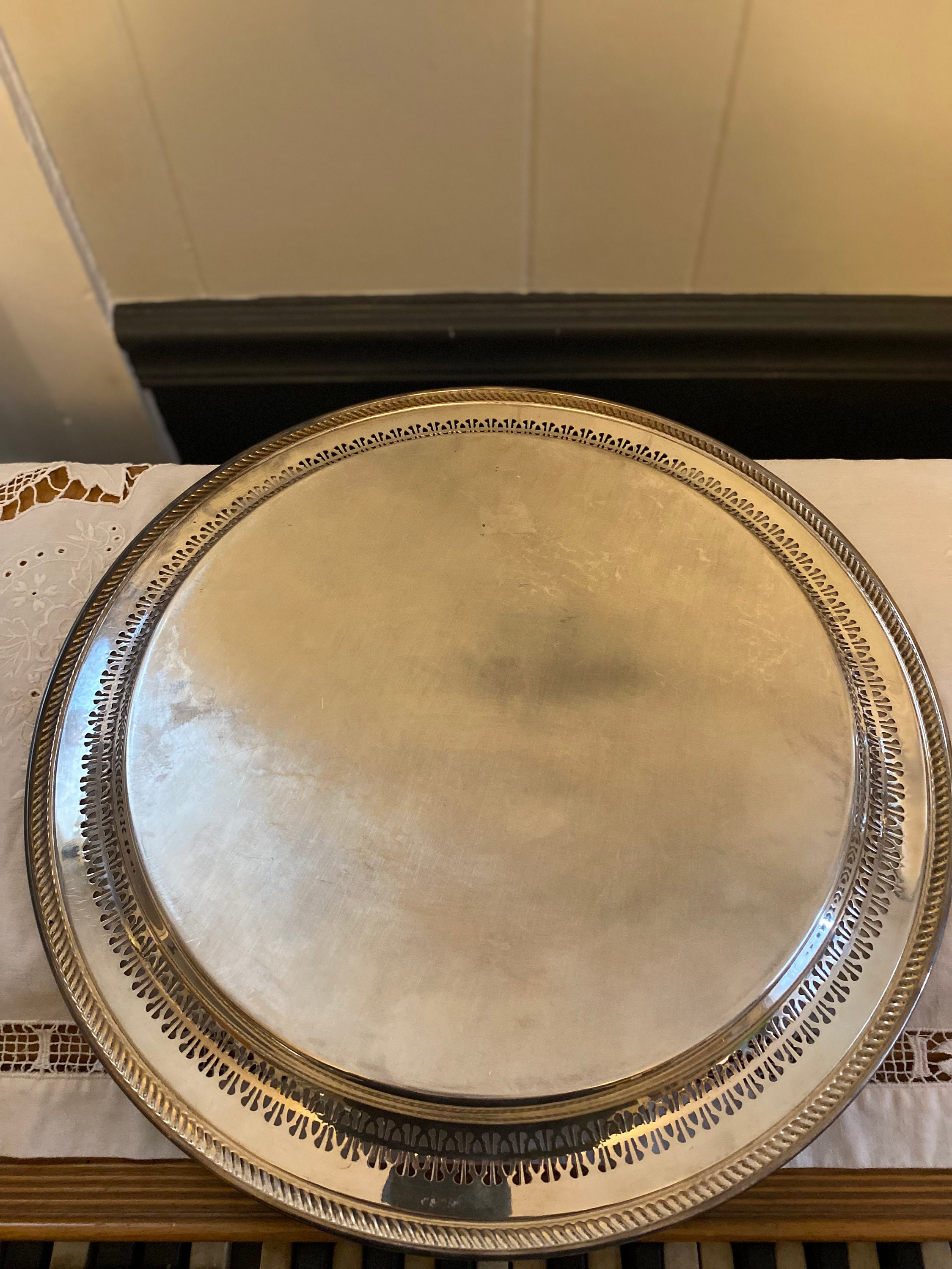 Wm Rogers 15” Round Tray, Eagle Star 172, Pierced Border, Gadroon Edge ...