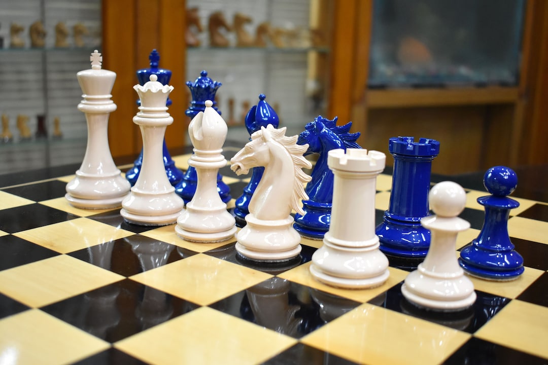 The Emperor Series Luxury Chess Set Chess Pieces Pearl White & Royal ...
