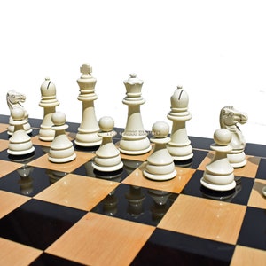 The Windsor Castle Series Luxury Wood Chess Pieces 4" King Red & White ...