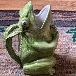 Vintage Frog Vase Pitcher Green Made in Italy Majolica Frog Pitcher ...