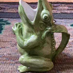 Vintage Frog Vase Pitcher Green Made in Italy Majolica Frog Pitcher ...