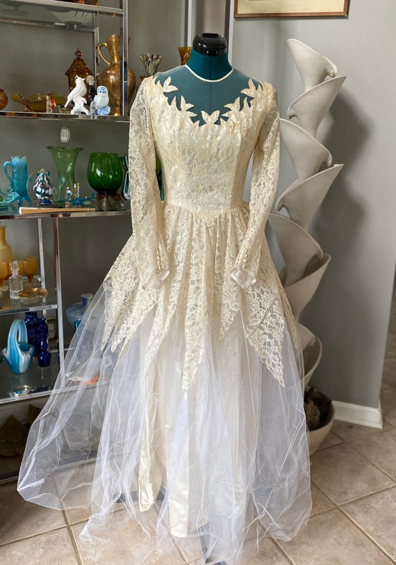 ivory and light gold - Gem