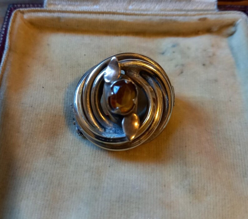 VICTORIAN PINCHBECK LOVERS Knot With a Citrine Flower Claw Set on Top ...